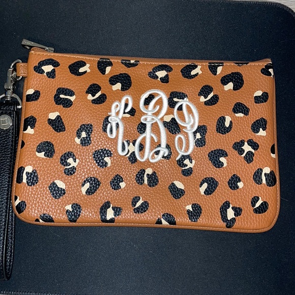thirty-one | Bags | Thirty One Cheetah Print Rubie Mini Wristlet With ...